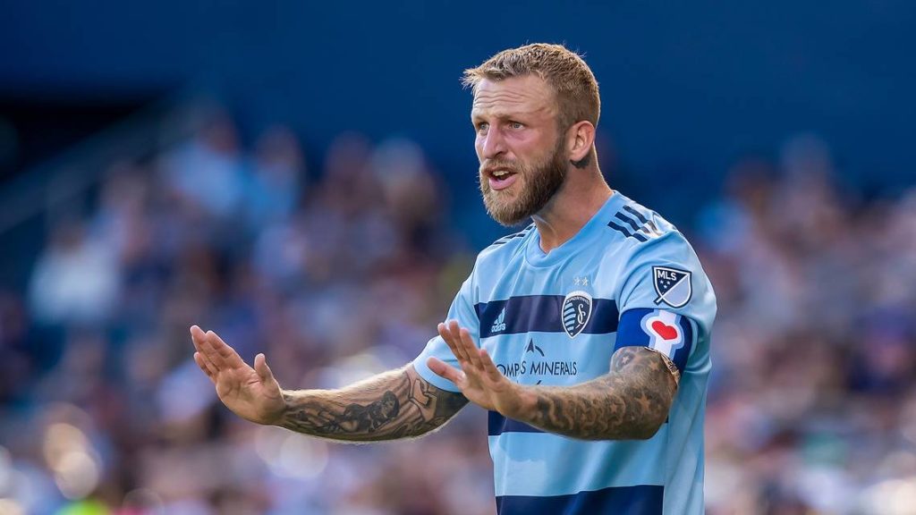 Johnny Russell Là Ai? Sự Nghiệp Và Đời Tư Của Tiền Vệ Scotland